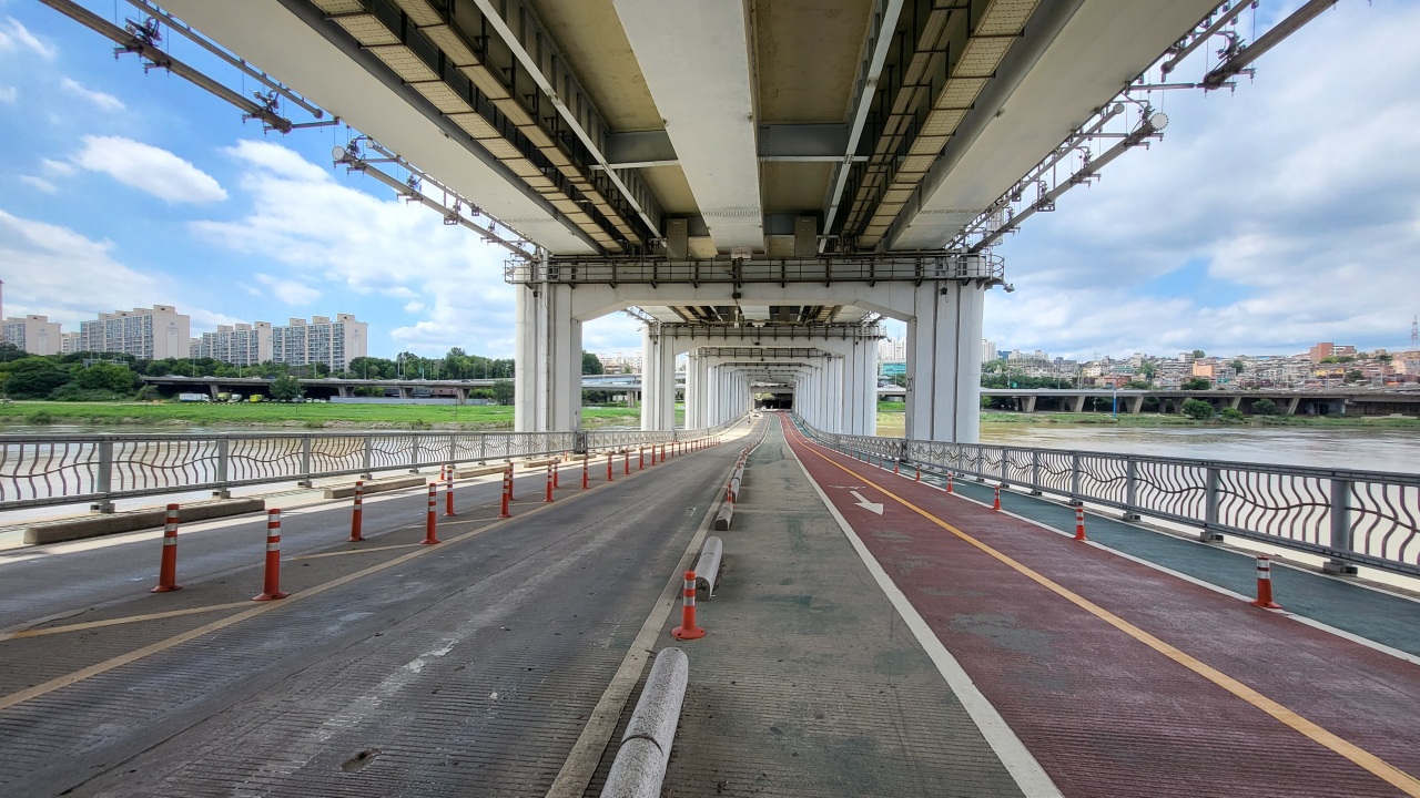 Seoul to trial banning cars from Jamsu Bridge - The Korea Herald