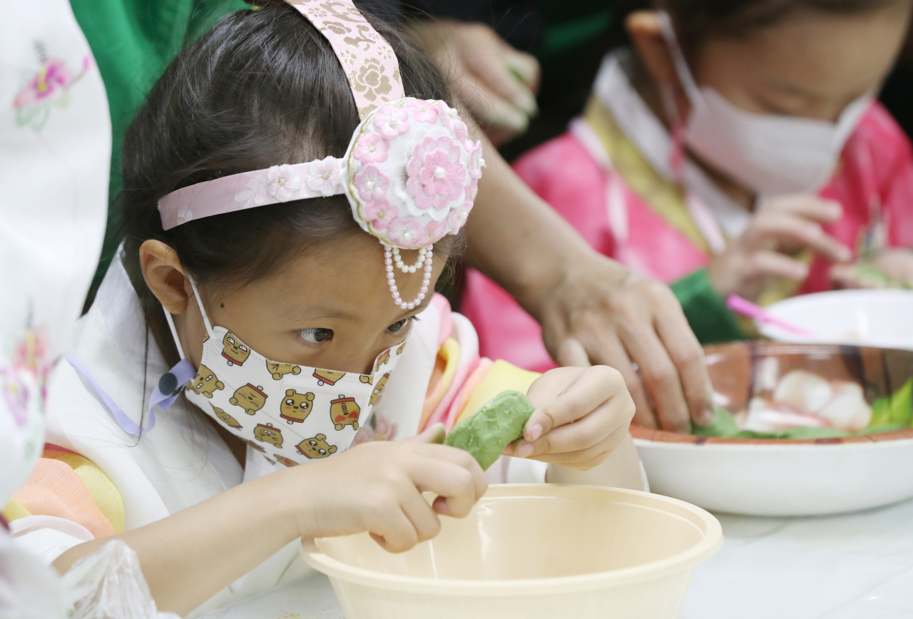 Traditions of Chuseok holidays: how it was and how it is - The Korea Herald
