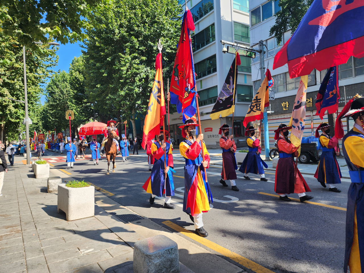 King Jeongjo‘s Royal Parade makes journey to Suwon - The Korea Herald