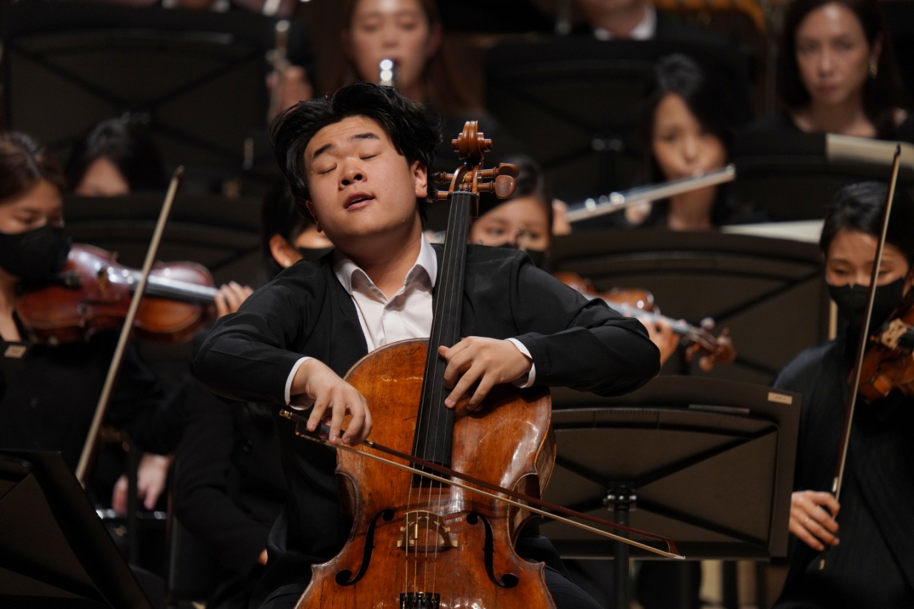 16-year-old cellist Han Jae-min takes first prize from Isang Yun ...