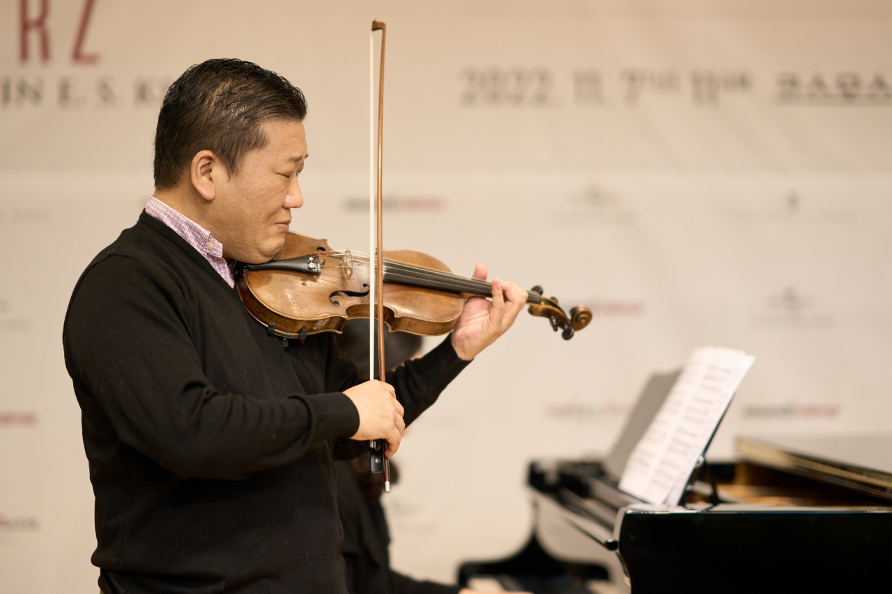 Violinist Edwin E.S. Kim pays tribute to Vienna in third solo album ...