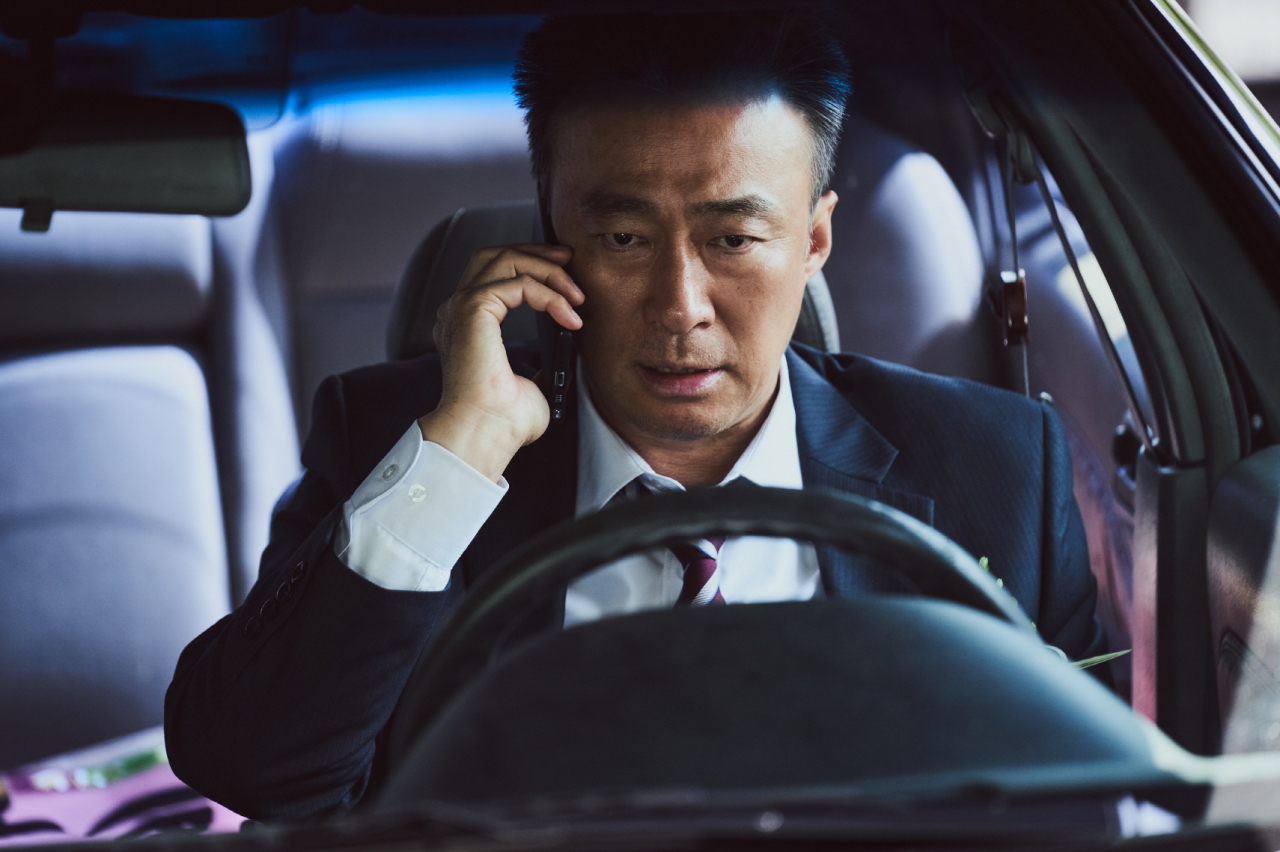 Lee Sung-min reflects on himself with ‘Shadow Detective’ - The Korea Herald