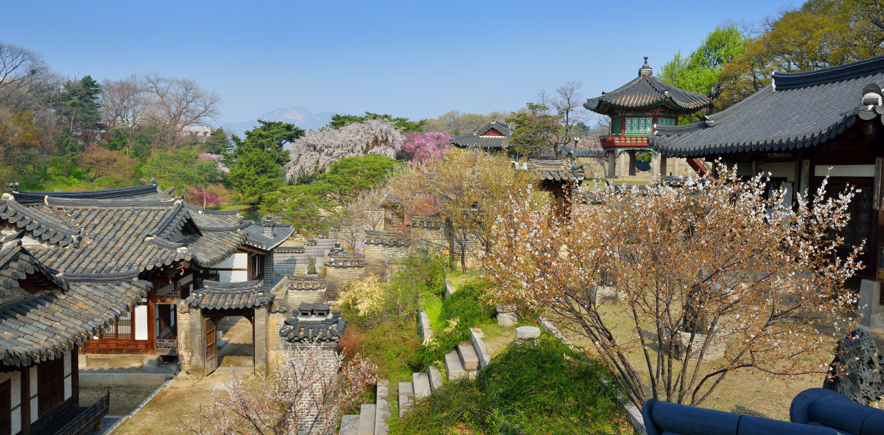[Photo news]Joseon palaces welcome spring spectators - The Korea Herald
