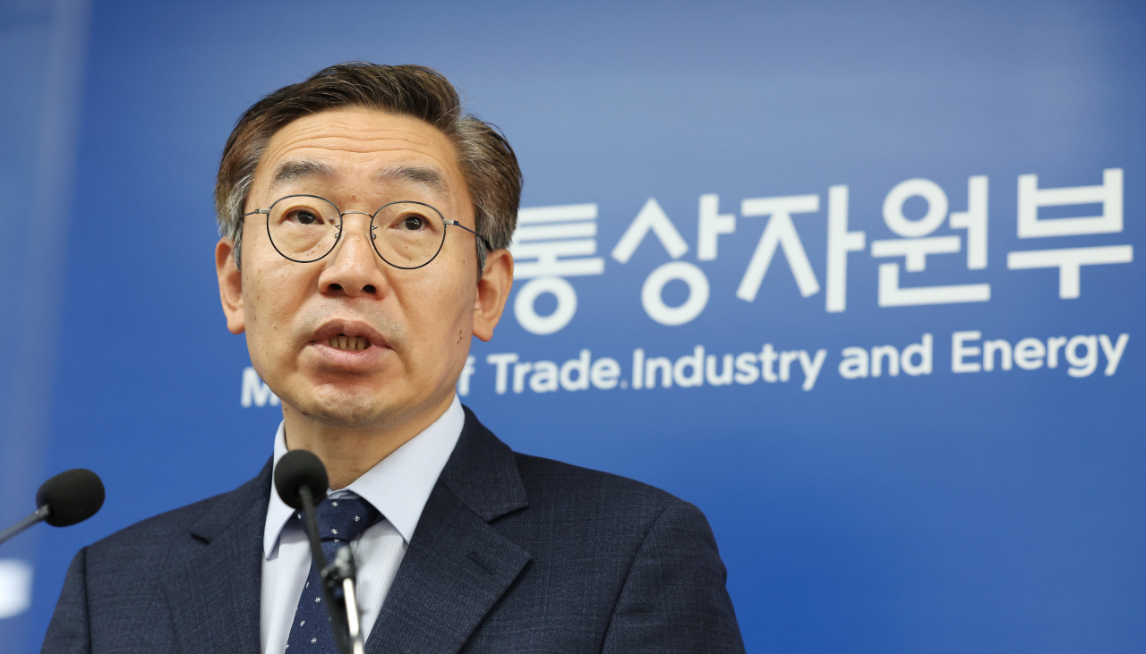 Exports decline for 7 consecutive months amid chip slump - The Korea Herald