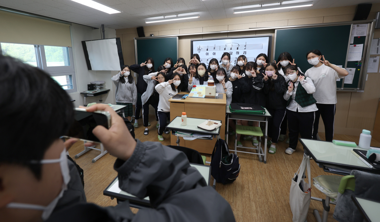 Teachers’ job satisfaction plummets to all-time low - The Korea Herald