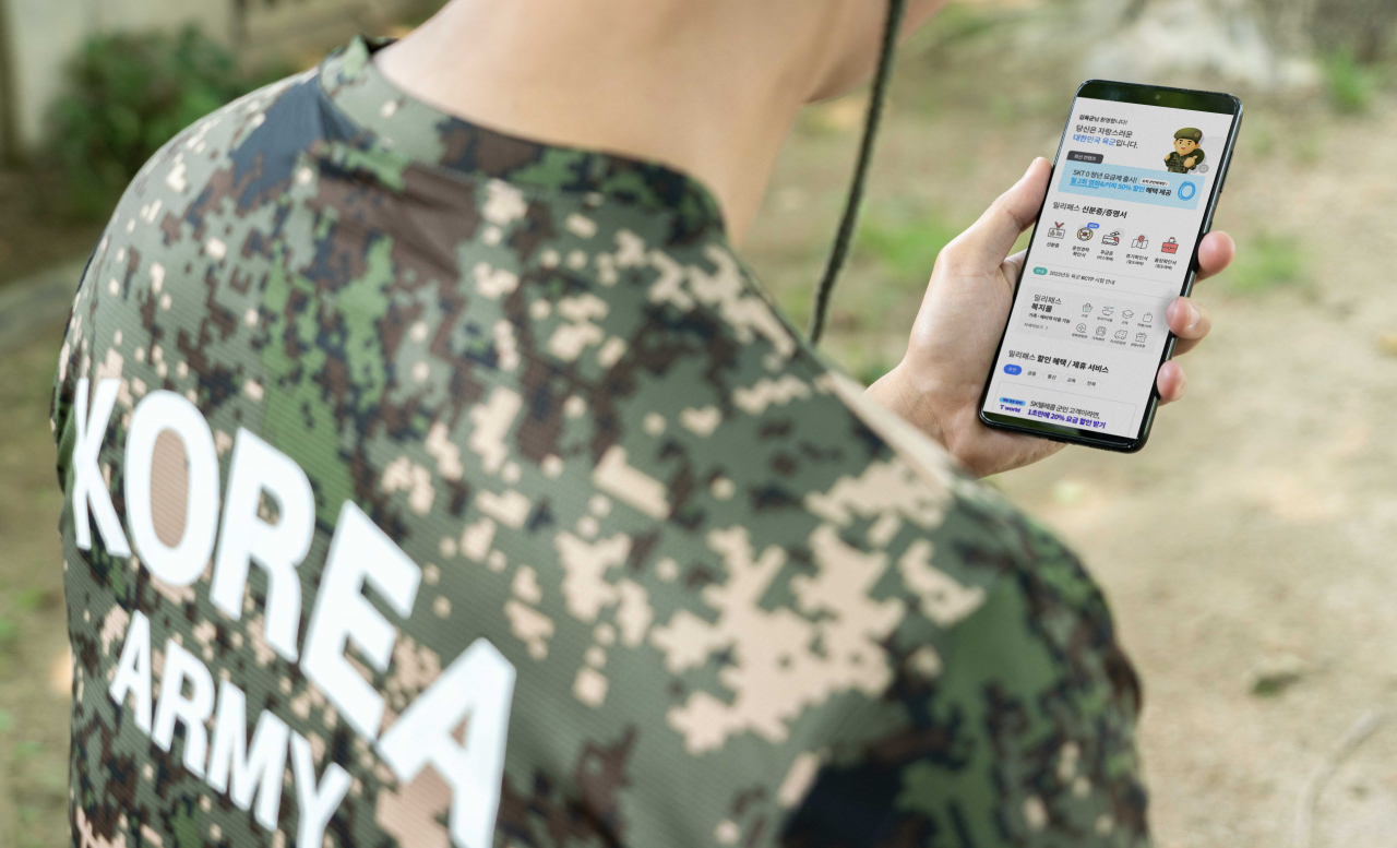 Recruits at military boot camps to be allowed to use mobile phones from ...