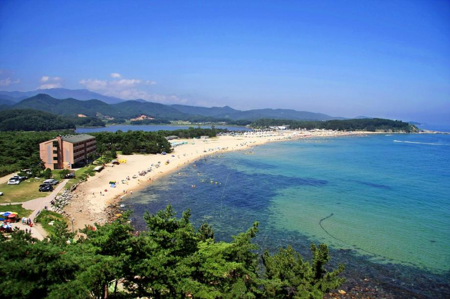 [One with Nature] Escape blistering heat at Goseong's pristine beaches ...