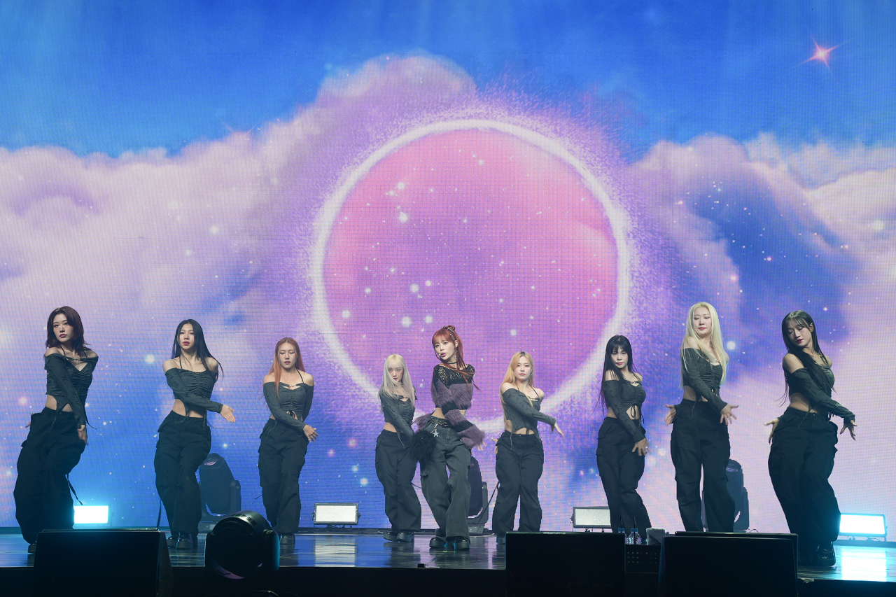 Chuu makes tearful solo debut with 'Howl' - The Korea Herald