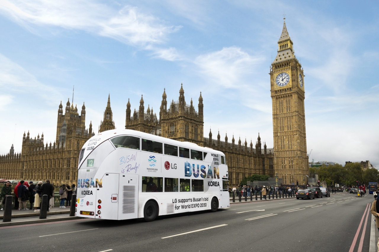 [Photo News] LG Expo Bus in London - The Korea Herald
