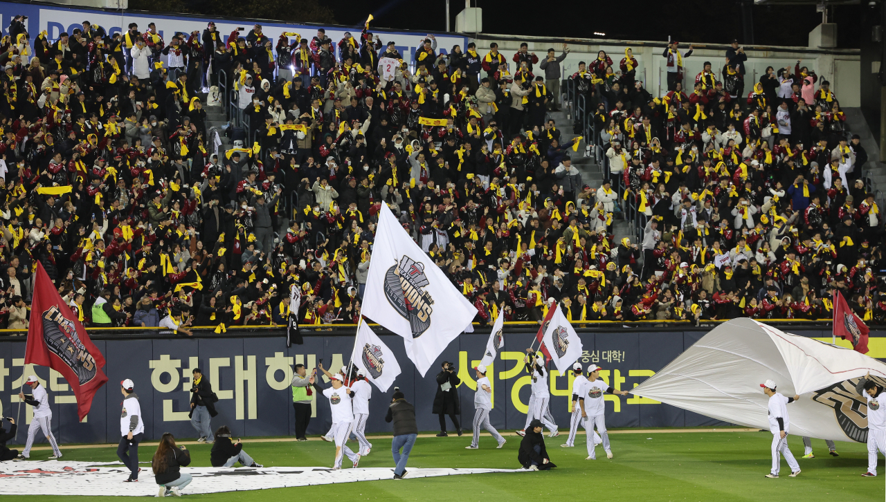 LG celebrates 1st baseball championship in 29 years with discounts ...