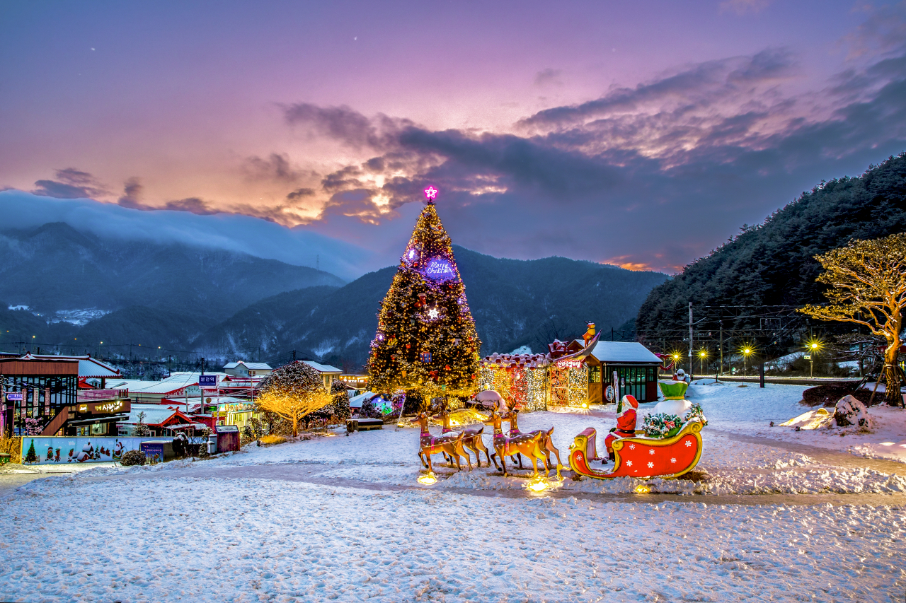 Revel in Christmas atmosphere outside of Seoul - The Korea Herald