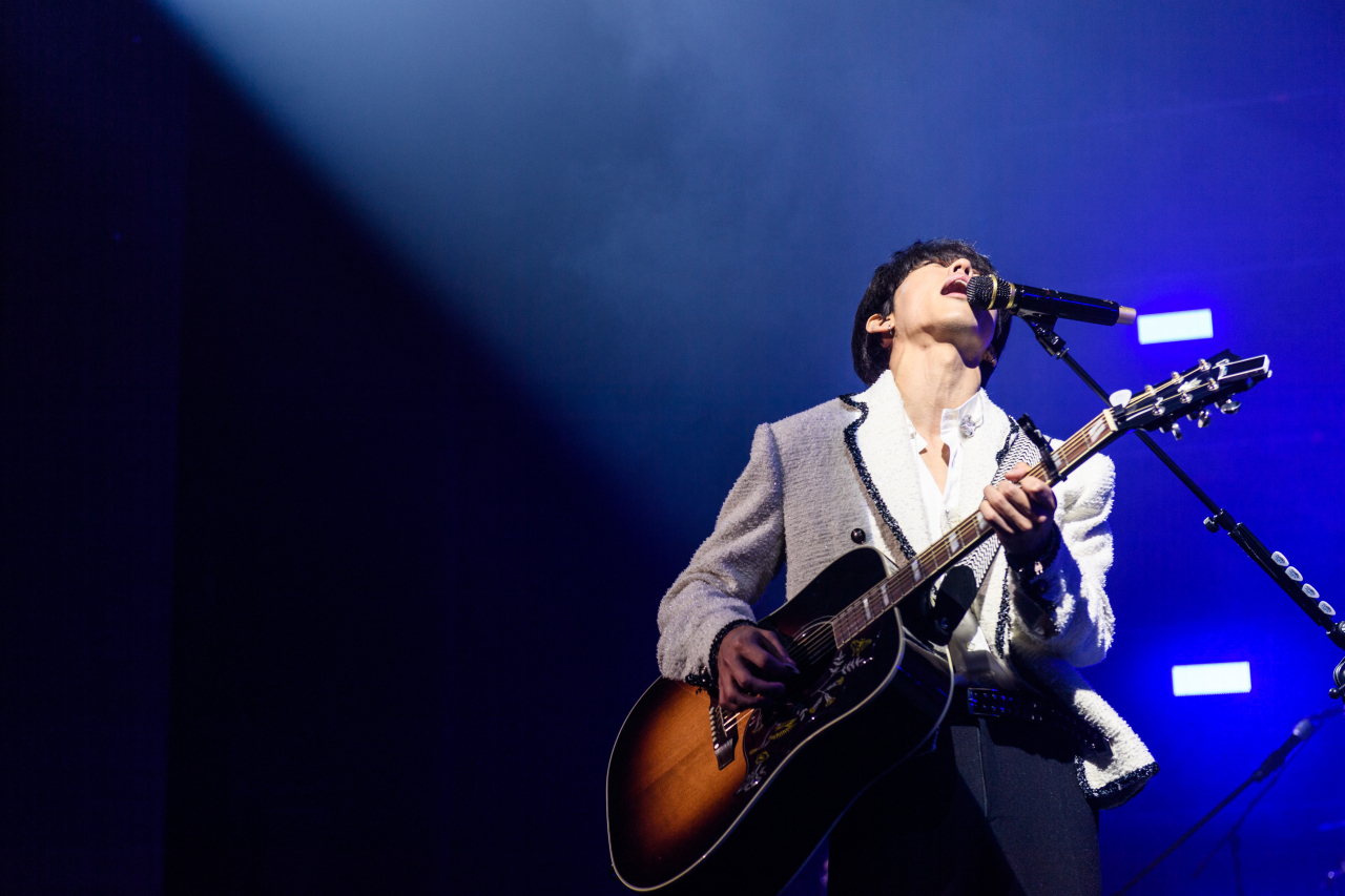 [Herald Review] Singer-songwriter Lee Seung-yoon rings in New Year with ...