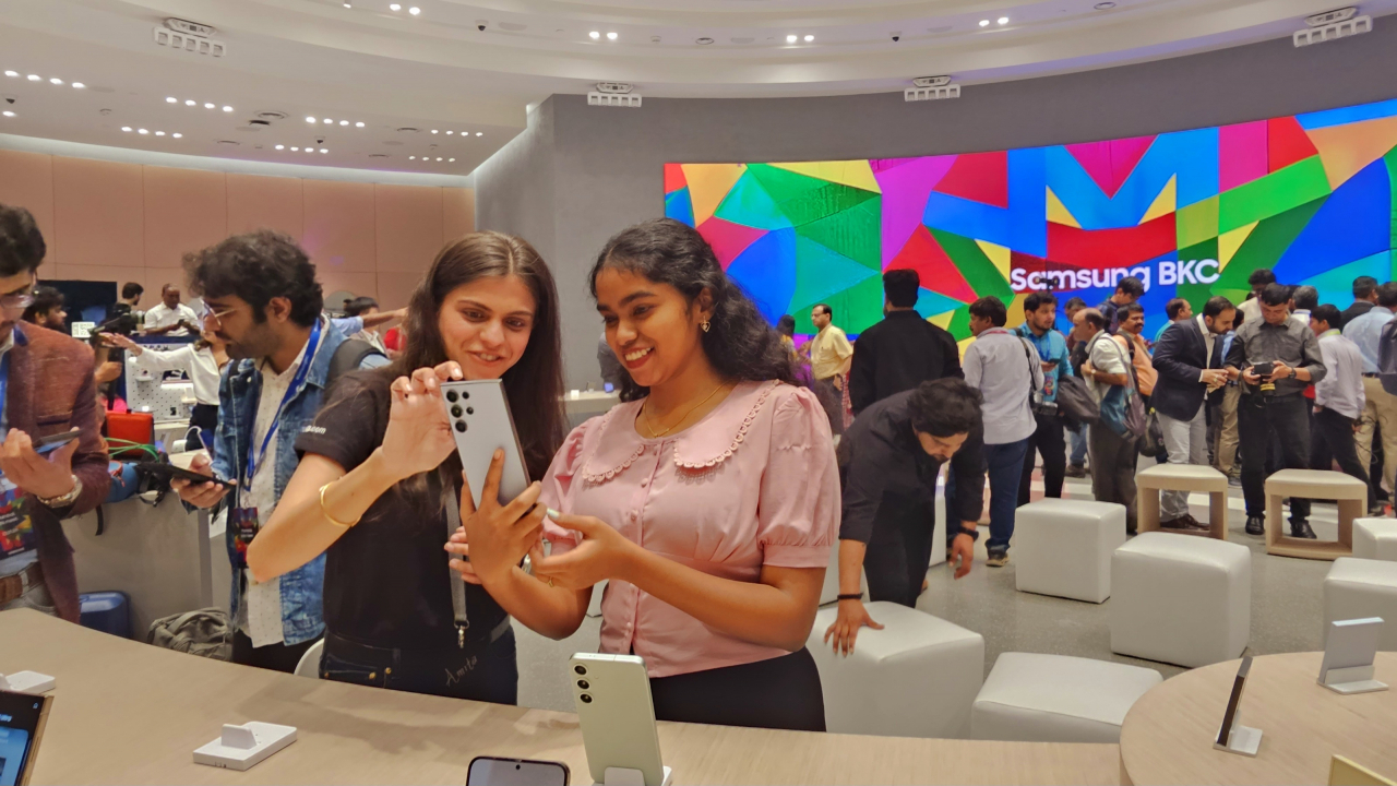 [Photo News] First Samsung experience store in India - The Korea Herald
