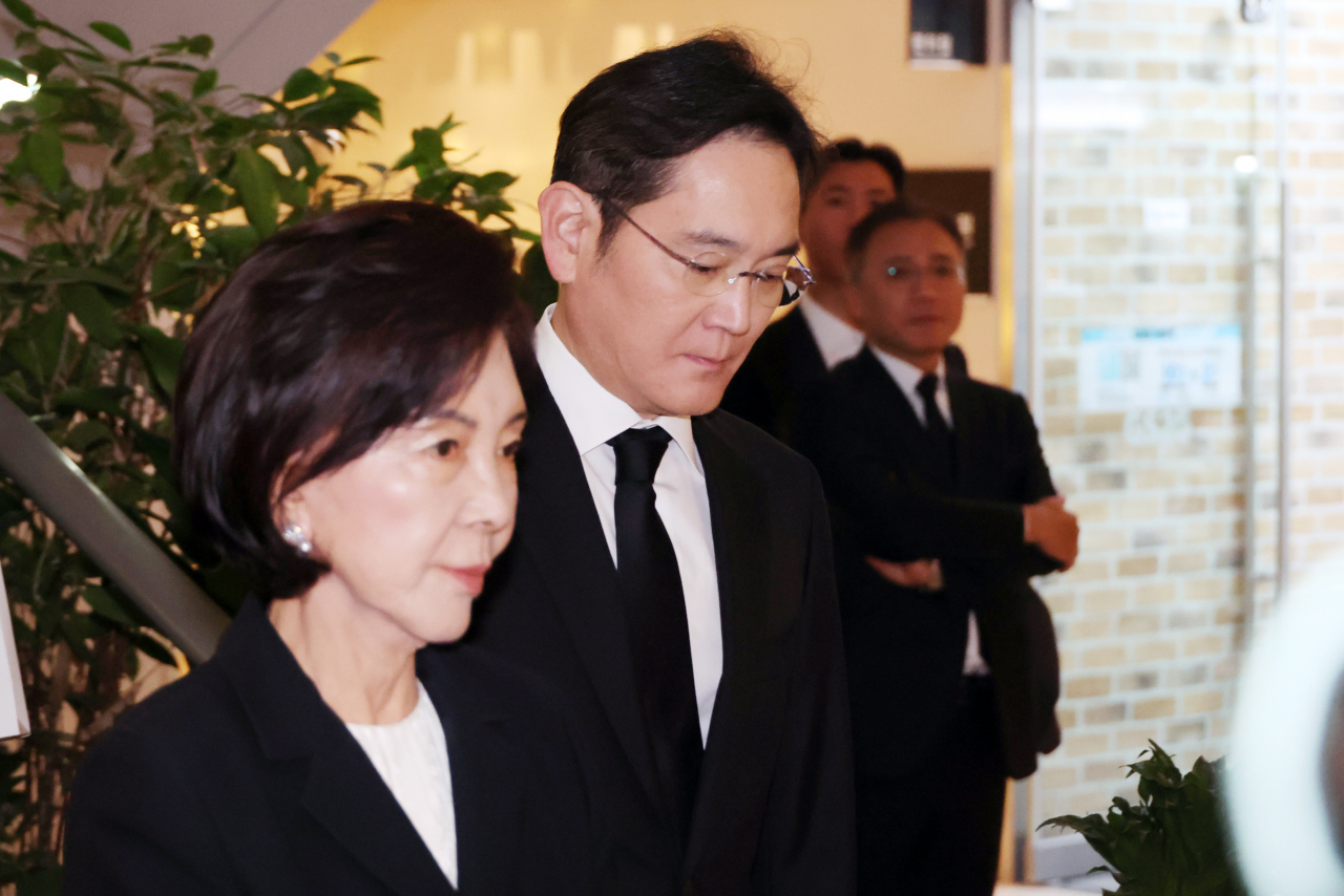 Family, business leaders mourn Hyosung honorary chairman - The Korea Herald