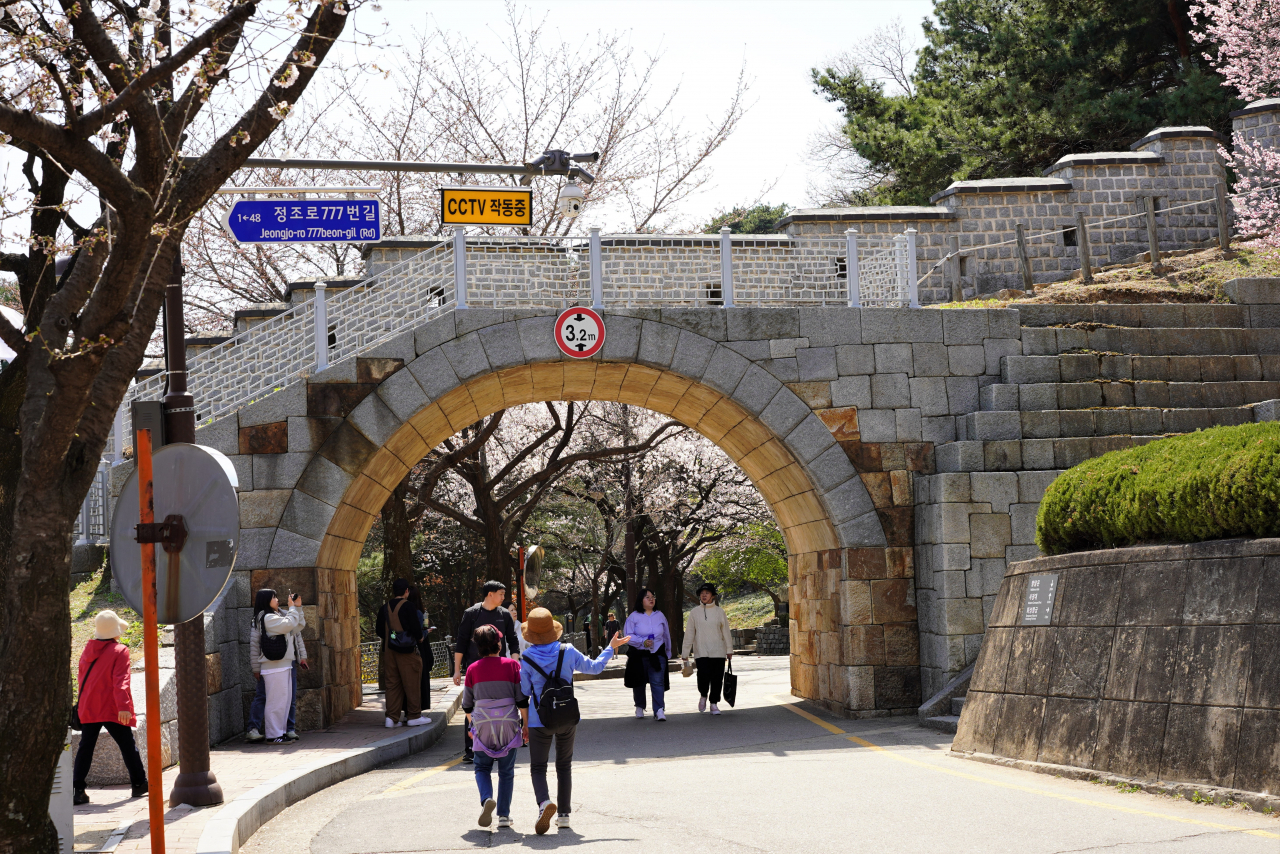 [Drama Tour] Dating spots from hit coming-of-age dramas shot in Suwon ...