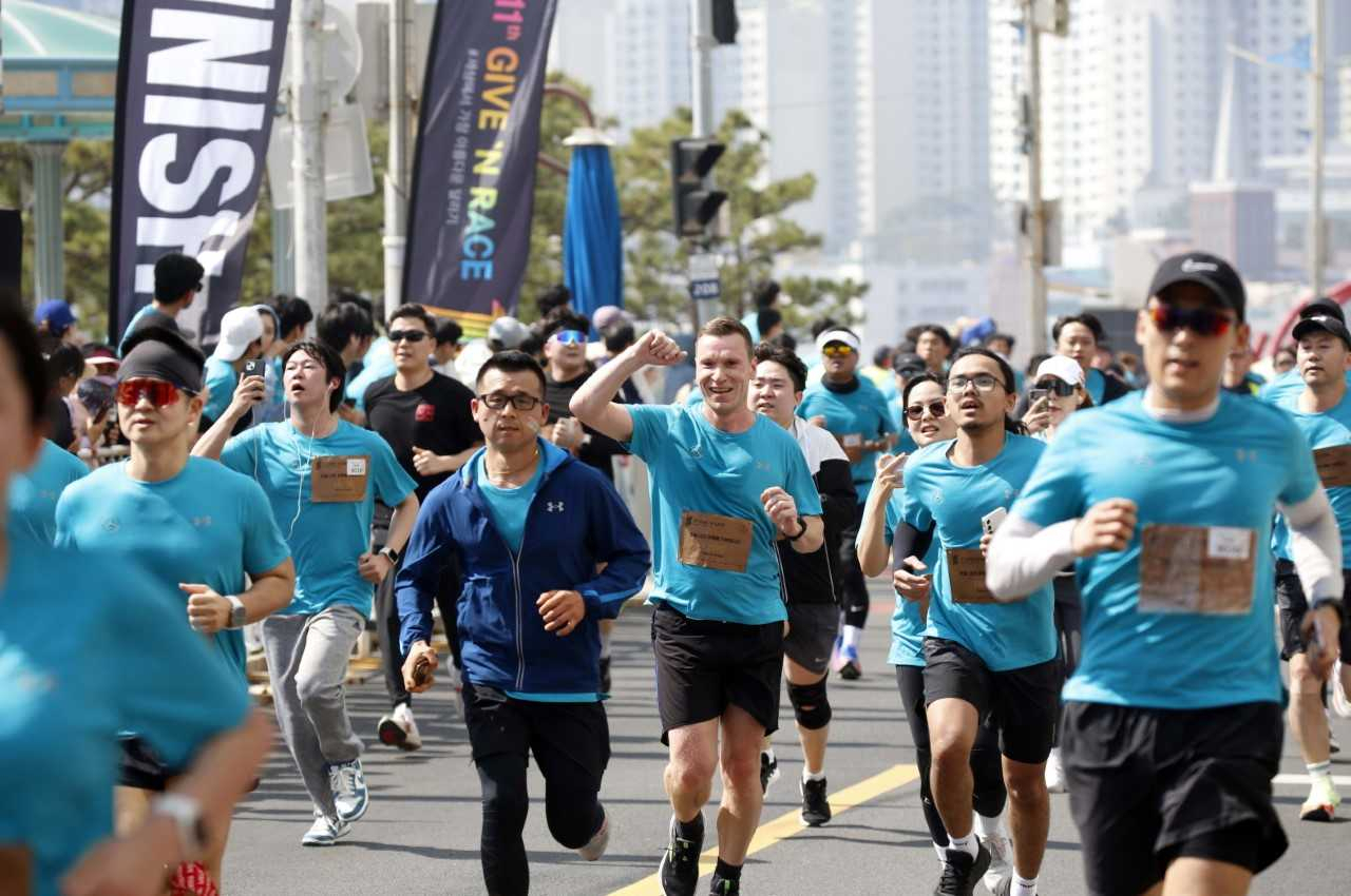 Mercedes-Benz charity run raises record donations - The Korea Herald