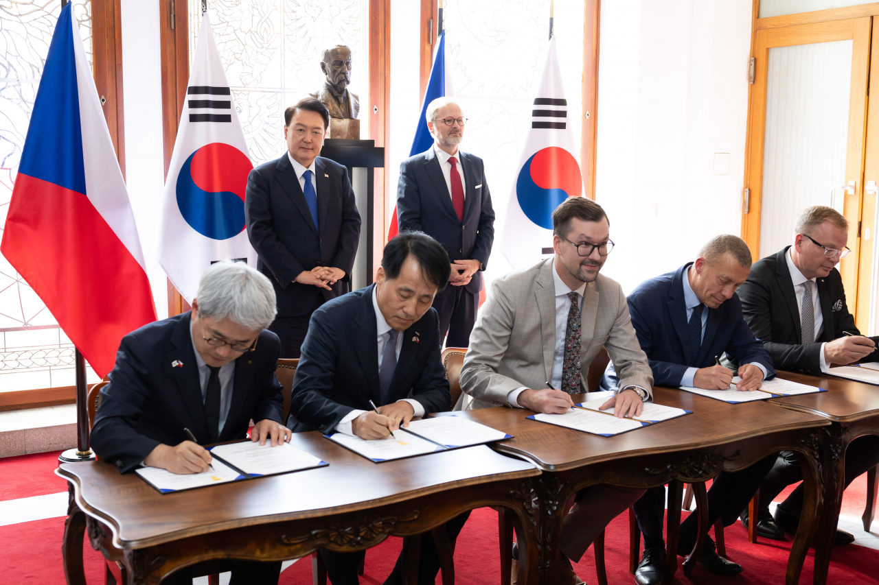 Eximbank joins hands with Czech state funds - The Korea Herald
