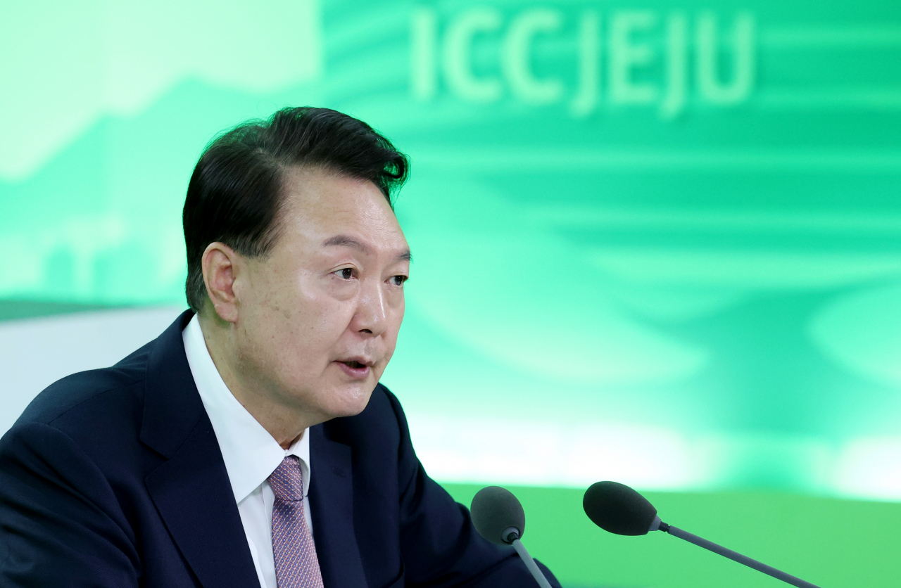 Yoon, ruling party head to hold meeting next week amid first lady ...