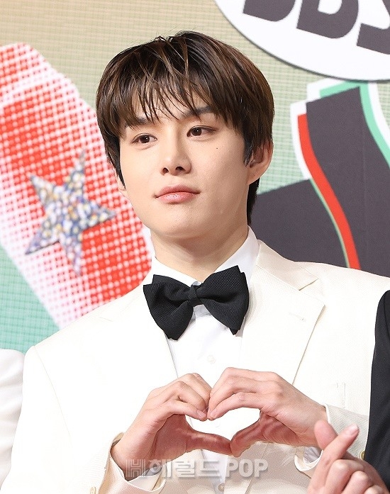 NCT 정우, 오늘 ‘체크인 한양’ OST ‘같이 걸을래’ 공개 - 헤럴드 POP