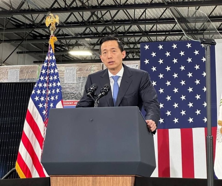 Hanwha Solution scores $1.45b US loan for solar power - THE INVESTOR