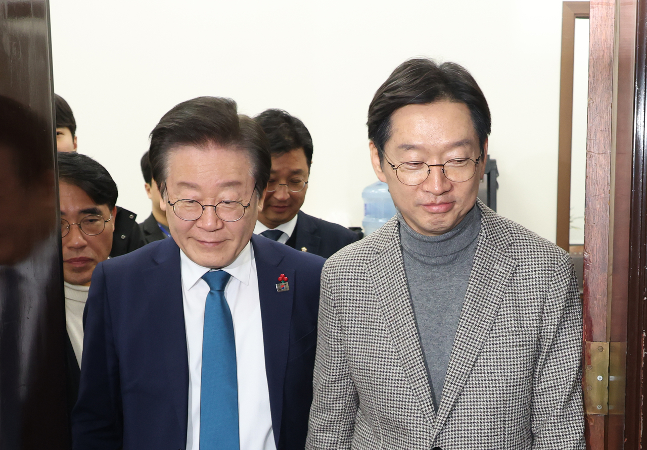 Pro-Moon Jae-in liberal stalwart returns to main opposition party - The ...