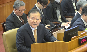 Police raid ex-interior minister’s residence, offices - The Korea Herald