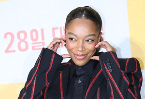 [포토]나오미 애키, 볼하트에 빠져봐 - 헤럴드뮤즈 (Herald Muse)