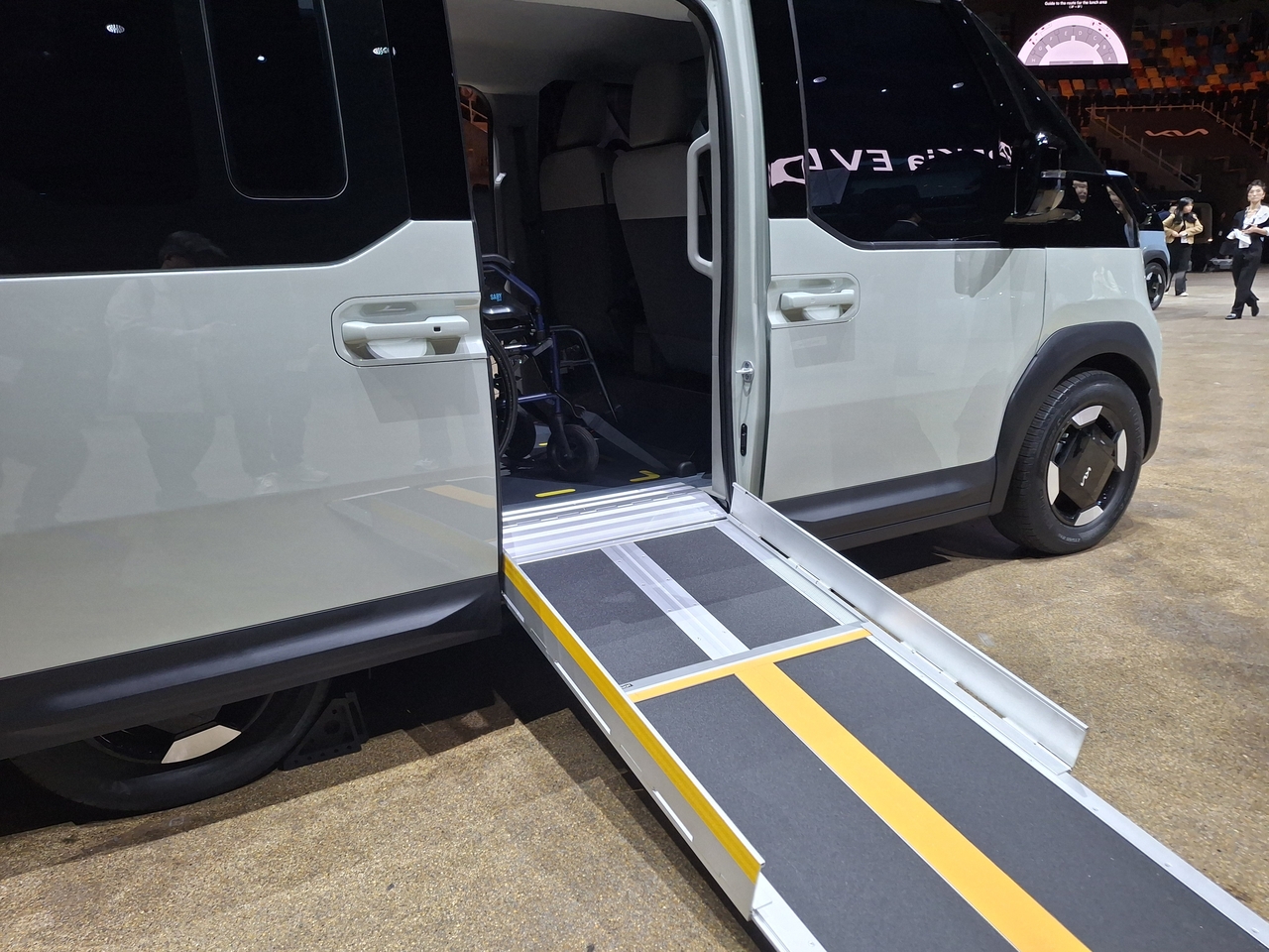 기아의 첫 PBV ‘PV5’ 실물에 외신들도 감탄…판매가 5200만원부터 [2025 기아 EV 데이] - 헤럴드경제