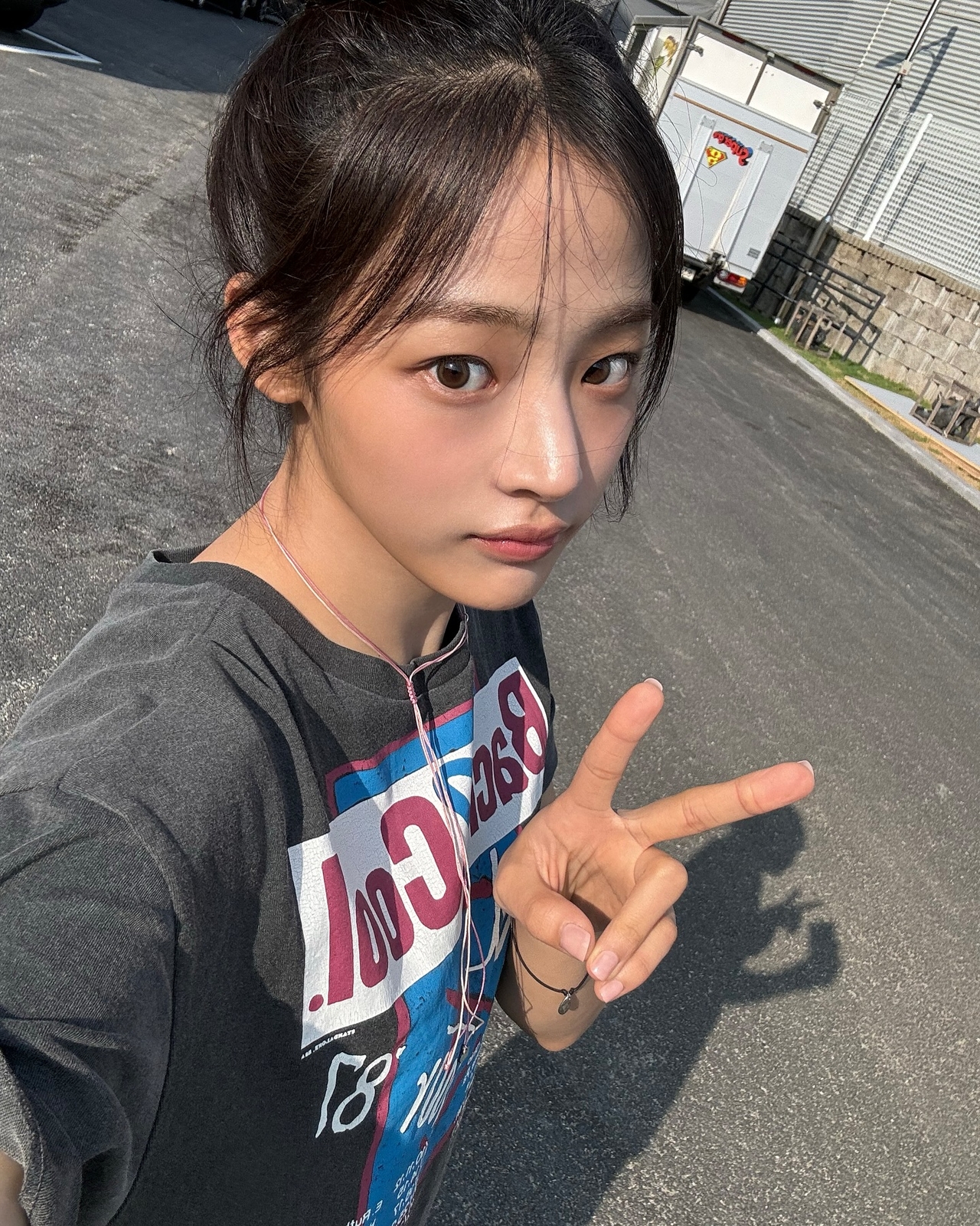 뉴진스(NJZ) 민지, 심각한 브이 중독자..어도어 갈등 속 ‘러블리’ - 헤럴드 POP