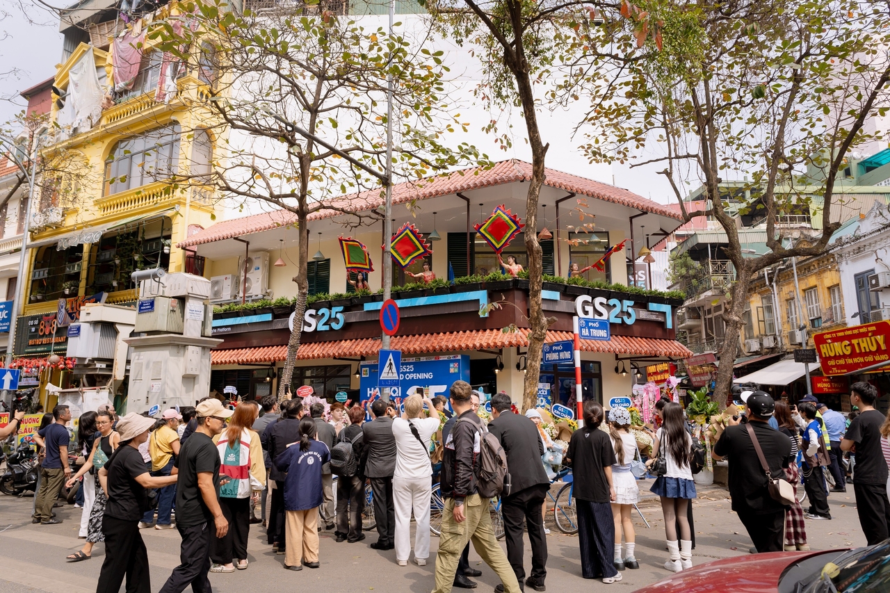[Photo News] GS25 opens in Hanoi - The Korea Herald