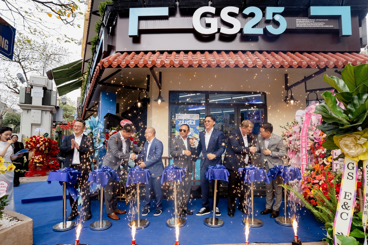 [Photo News] GS25 opens in Hanoi - The Korea Herald