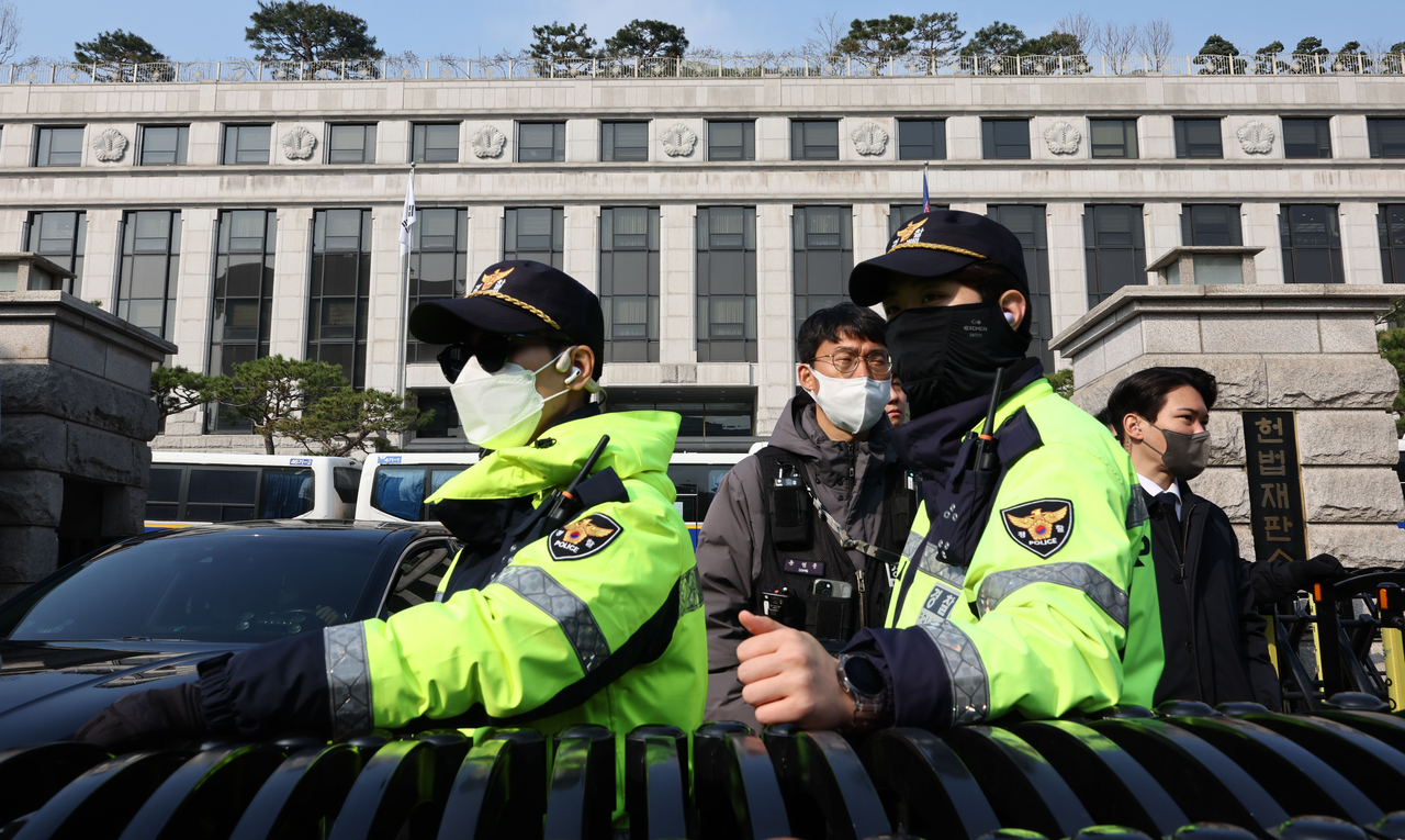 Police to seal off Constitutional Court ahead of Friday's Yoon verdict ...