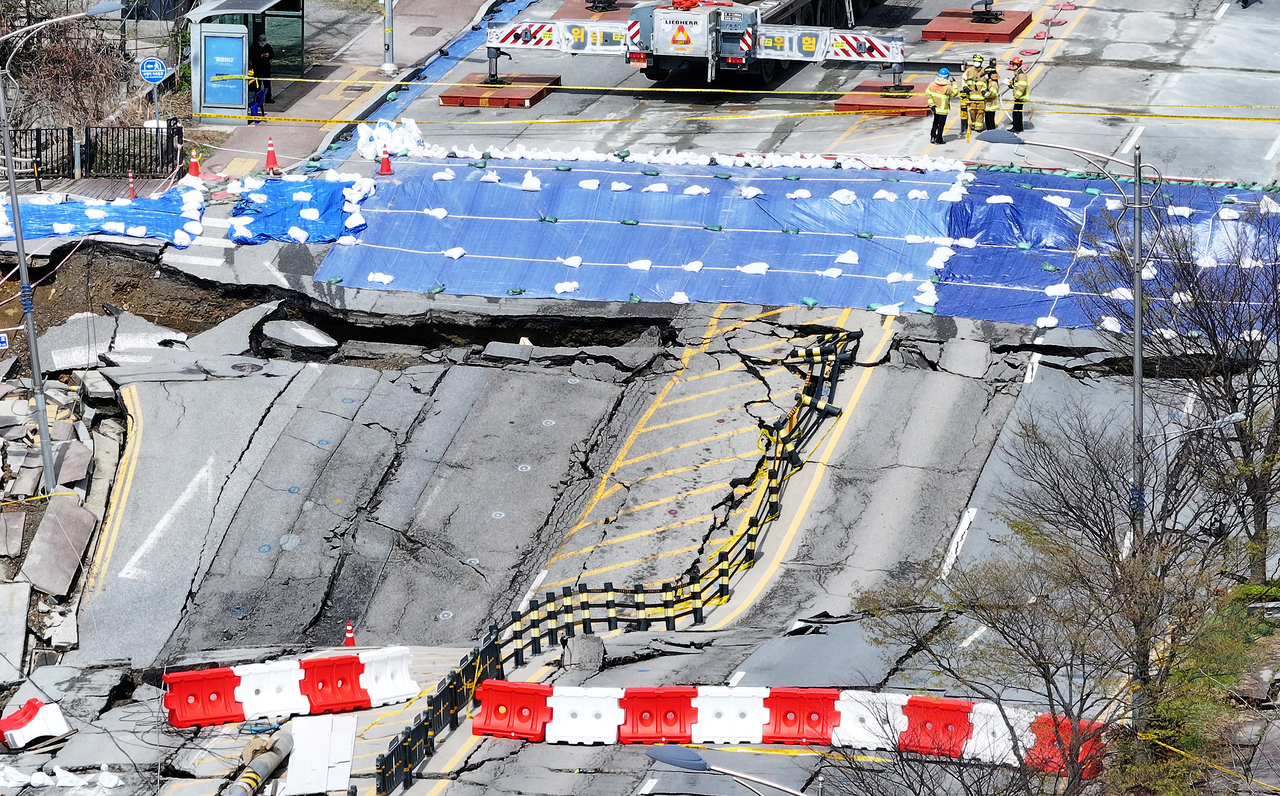 Questions fly after subway construction site collapse - The Korea Herald