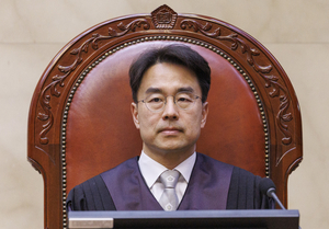 Korean Supreme Court justice meets US Supreme Court chief justice in ...