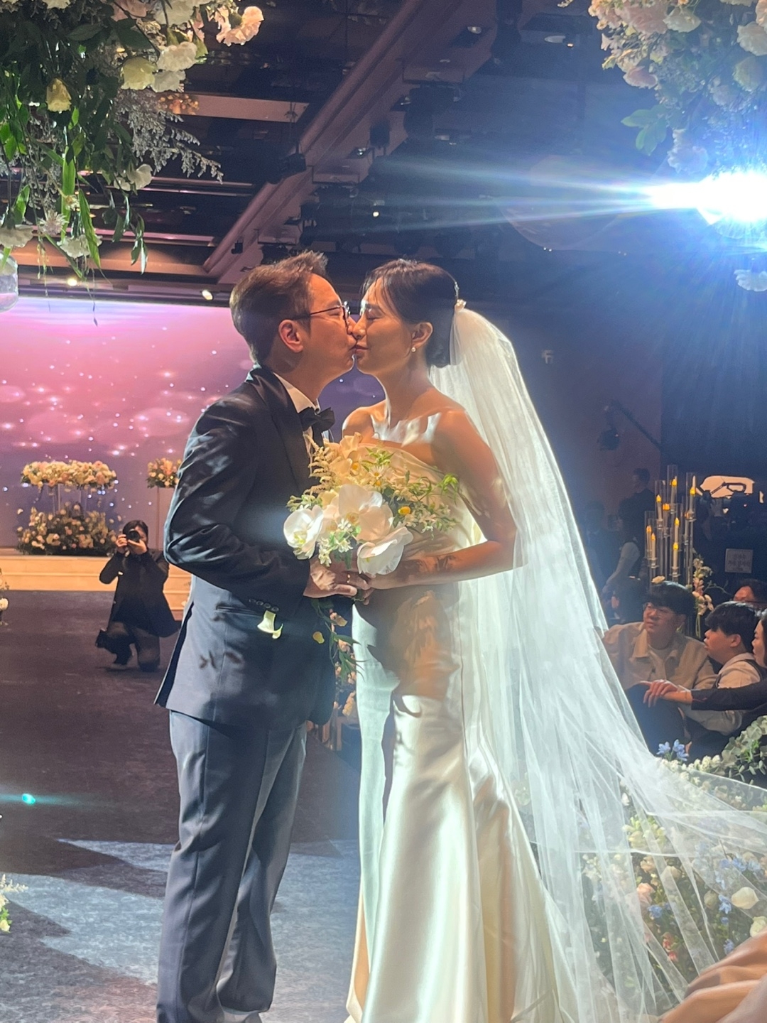 [팝업★]부부 네쌍 탄생한 날..신지 에일리·김종민 1일 2결혼식 참석 인증(종합) - 헤럴드 POP