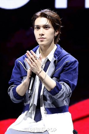 WayV 헨드리, 첫 단독 유튜브 콘텐츠 론칭..5월 10일 첫 공개 - 헤럴드뮤즈 (Herald Muse)