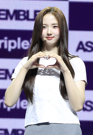 [포토]트리플에스 이지우, 청순 분위기 - 헤럴드뮤즈 (Herald Muse)