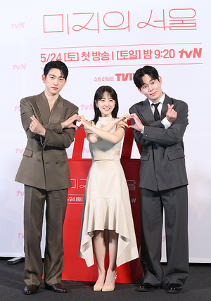 [포토]박진영X박보영X류경수, ‘미지의 서울’로 오세요 - 헤럴드뮤즈 (Herald Muse)