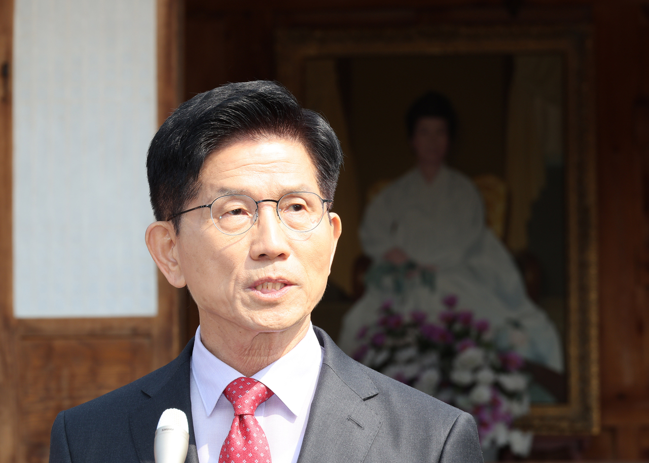 People Power Party candidate Kim pledges to keep president out of party ...