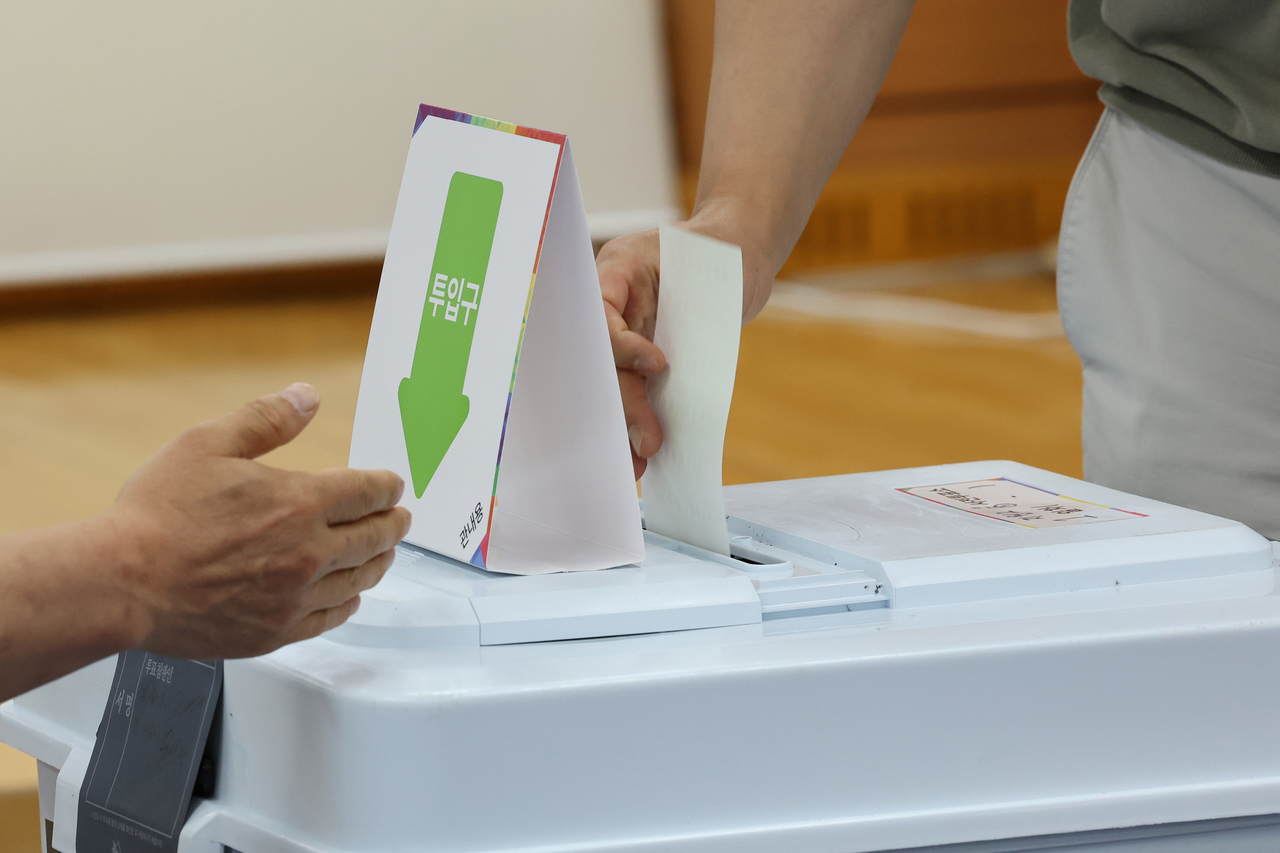 Early voting for presidential election kicks off - The Korea Herald