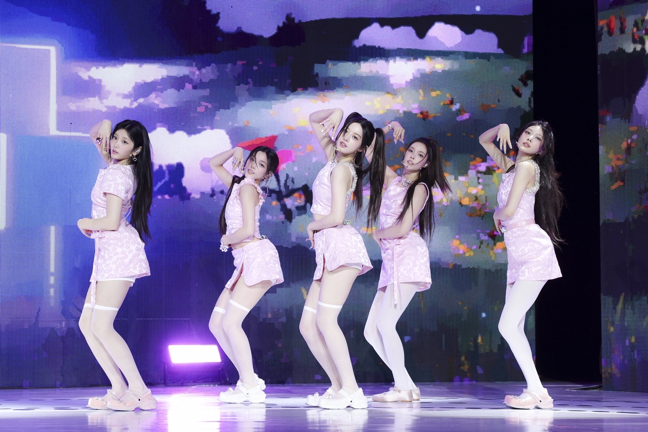 illit returns as lovely magical girls - The Korea Herald