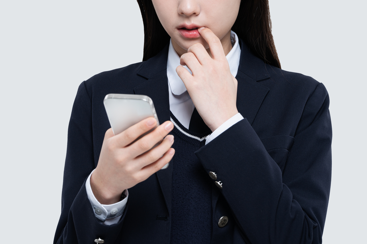 Survey finds risky levels of internet, smartphone use in over 1 in 5 ...