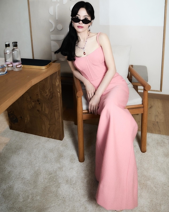 송혜교, 핑크 드레스에 선글라스라니..송혜교니깐 소화 가능! - 헤럴드 POP