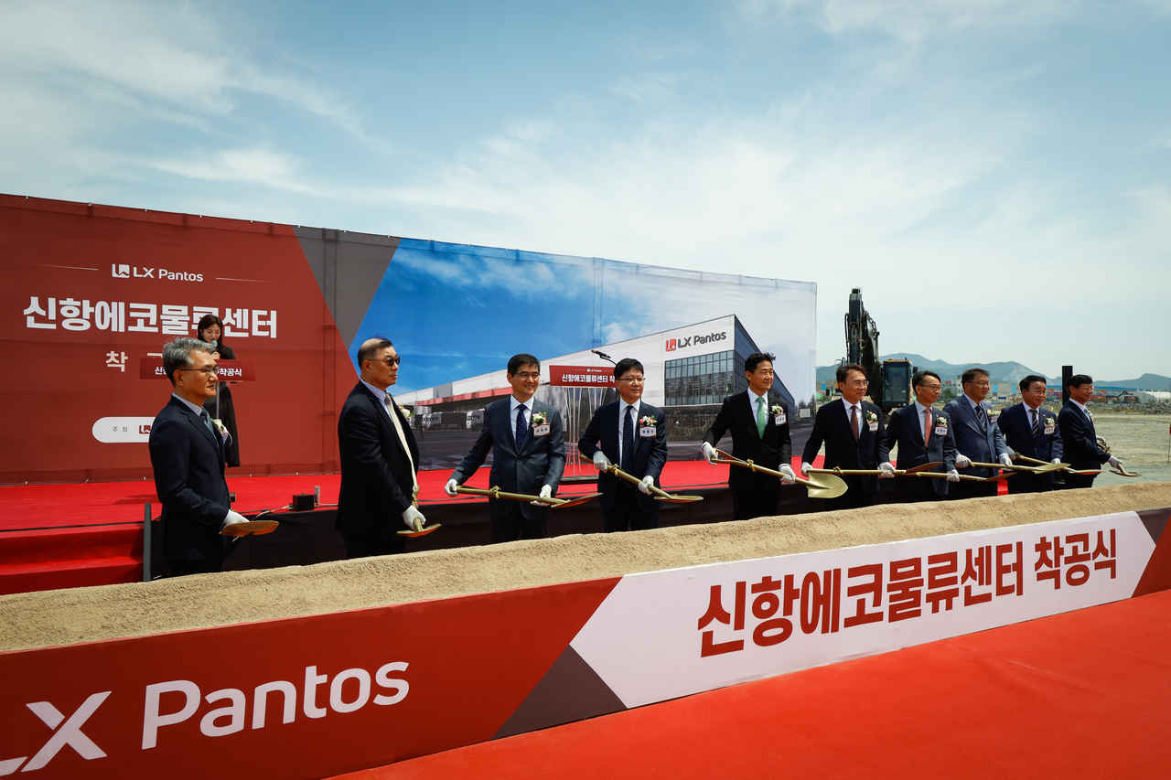 LX Pantos to build largest logistics center at Busan port - The Korea Herald
