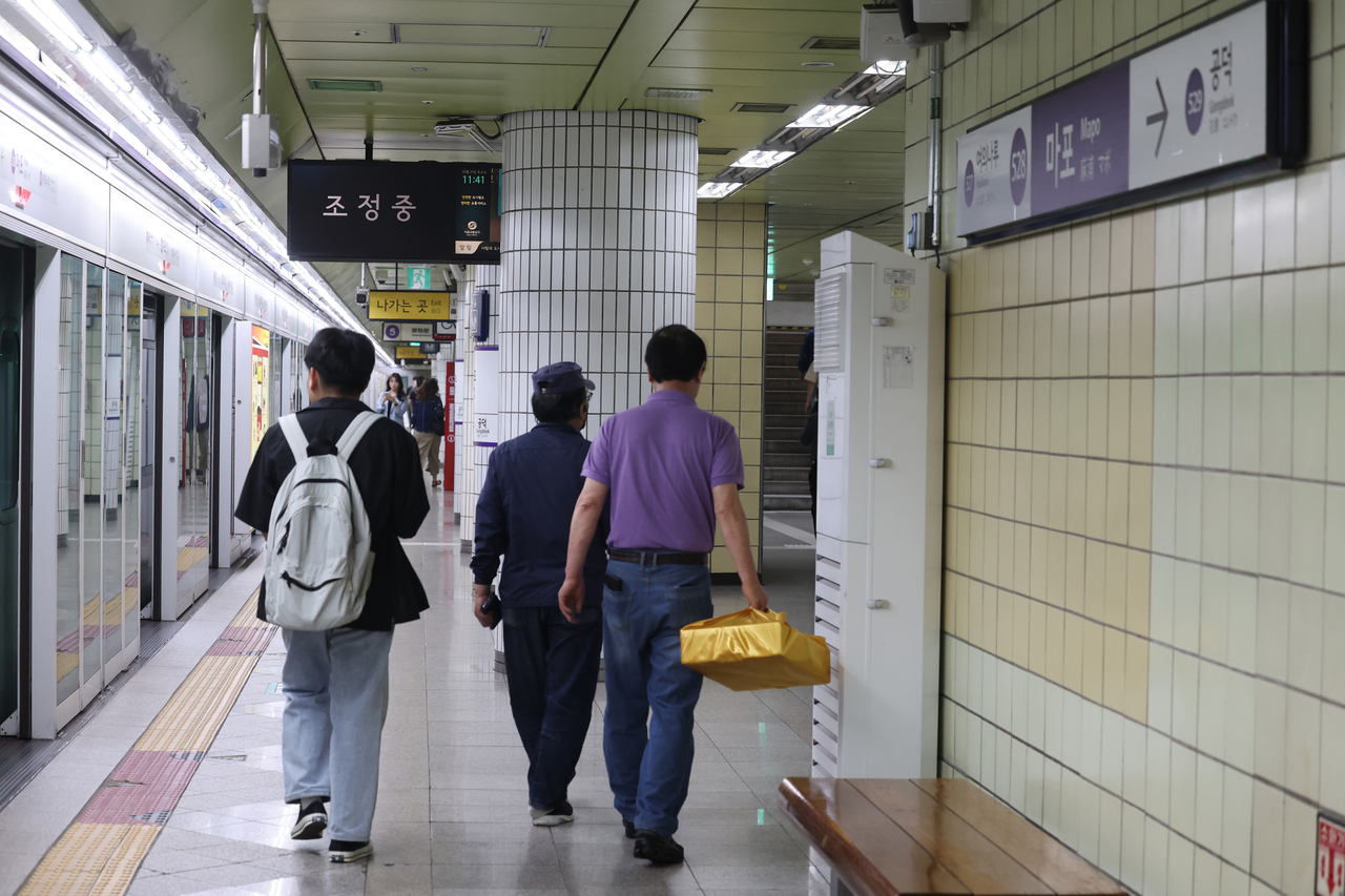 'Too hot' vs 'Too cold': 75% of subway complaints temperature-related ...