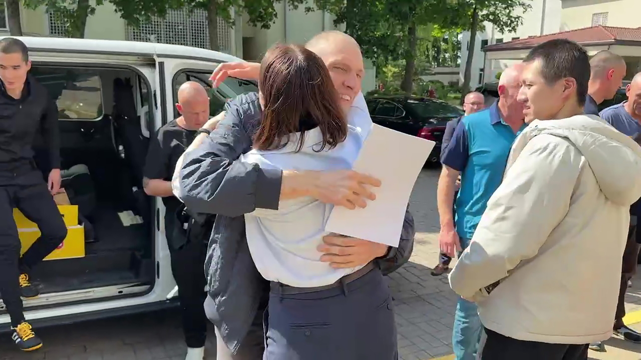 Belarus frees dissident Siarhei Tsikhanouski and 13 others after a rare ...