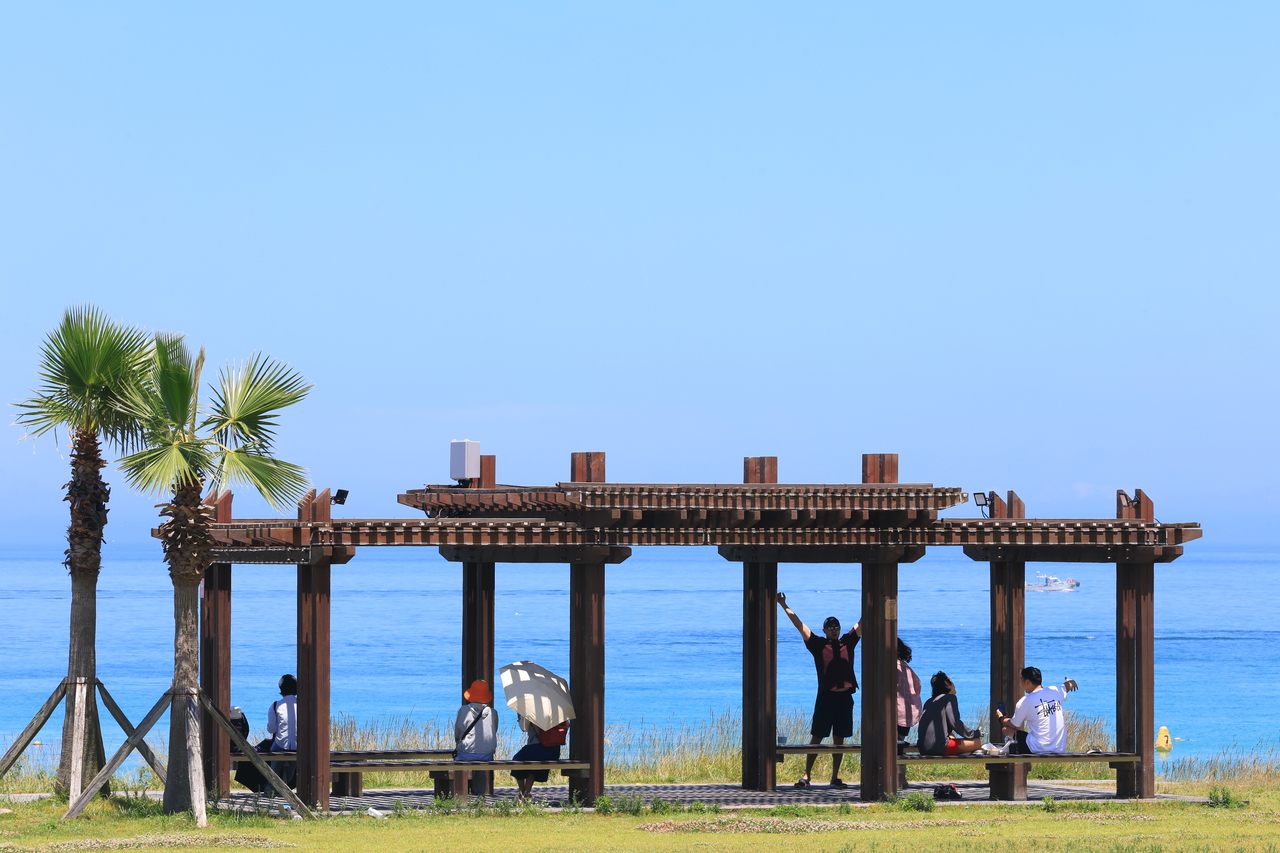 Escape scorching sun in cool waters - The Korea Herald