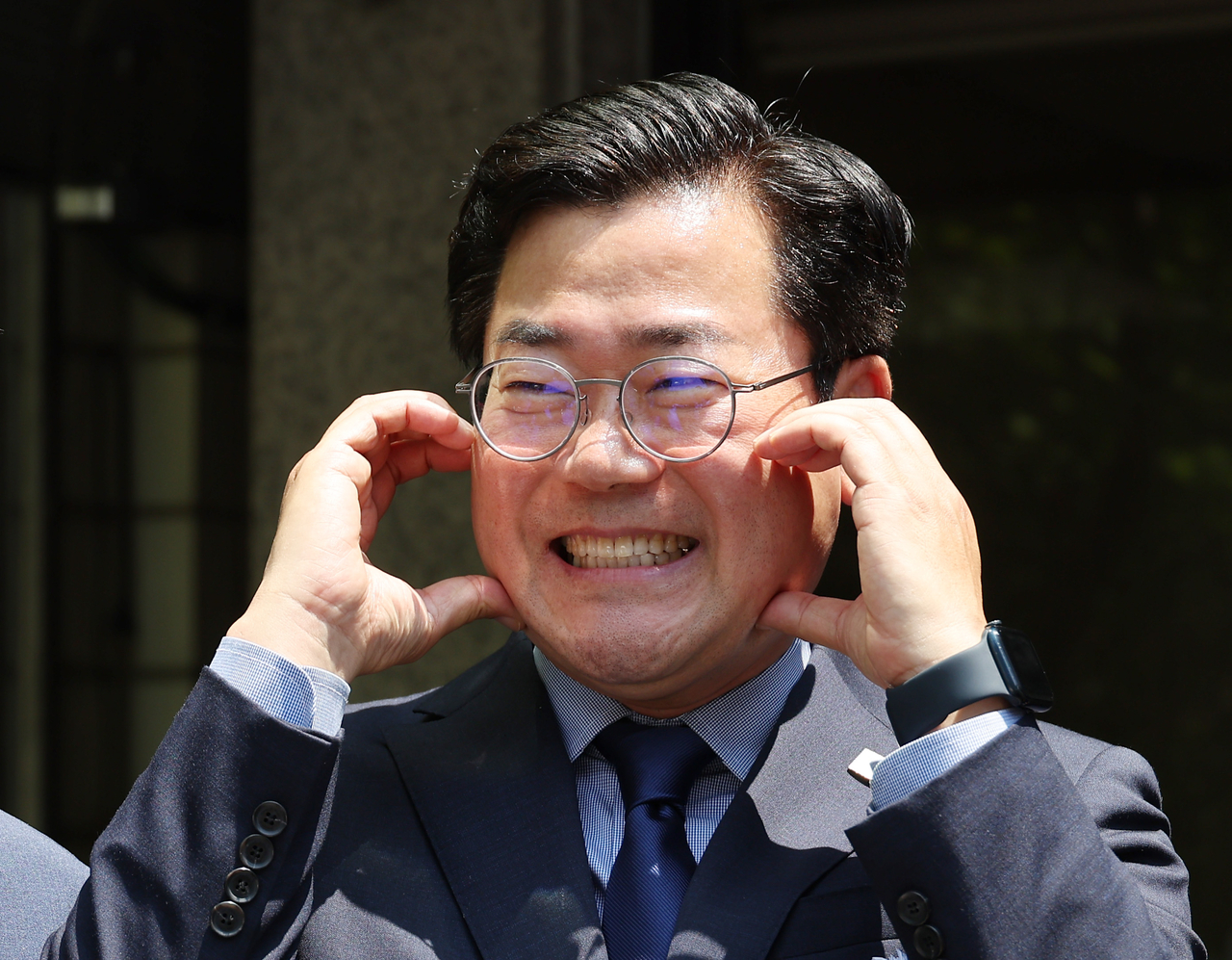 Got some cheek - The Korea Herald