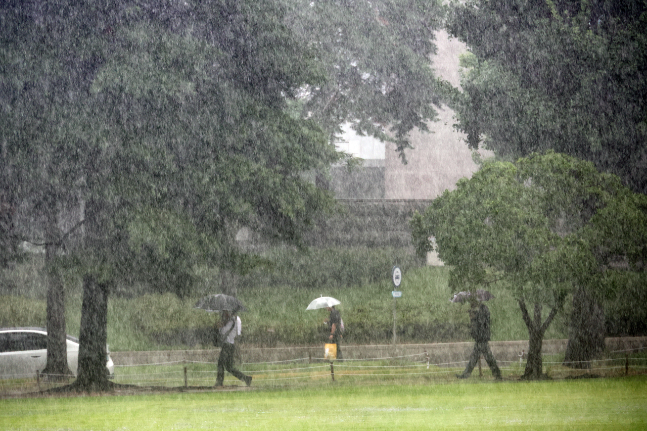 Intense rainfall after heat may become new normal - The Korea Herald