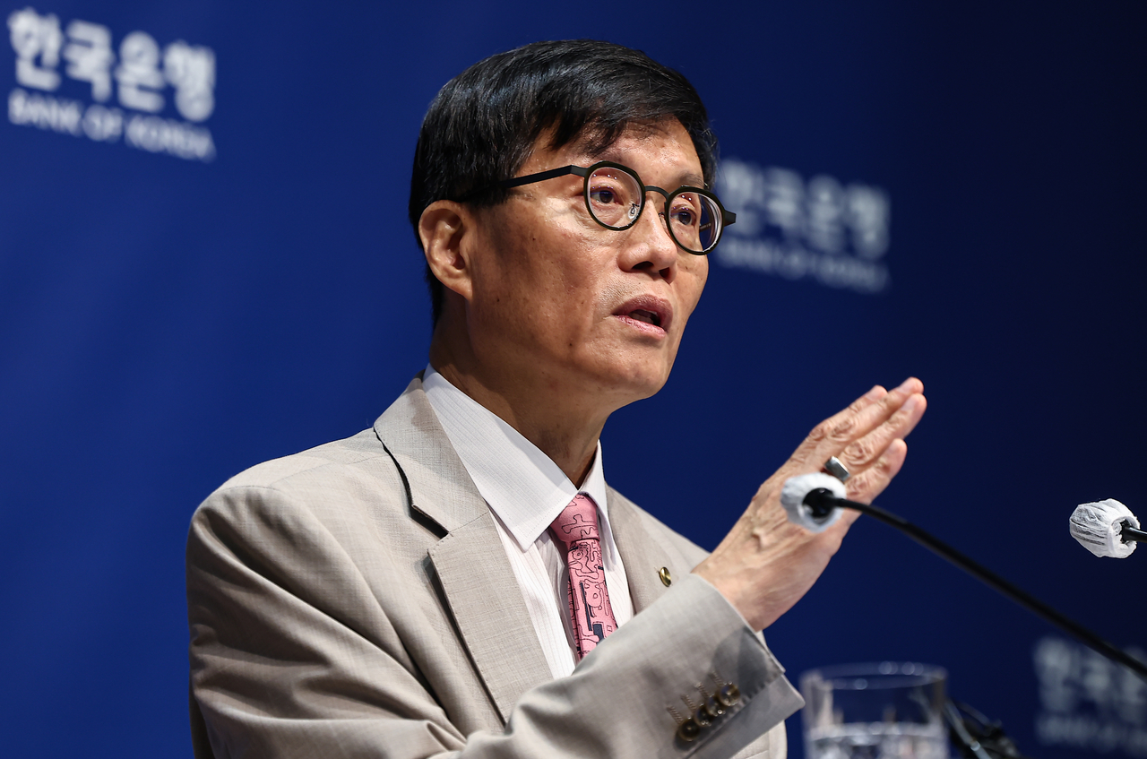 BOK halts easing cycle to counter soaring home prices - The Korea Herald